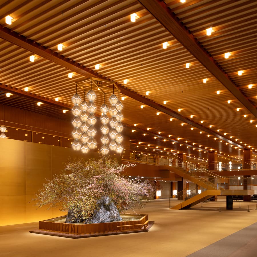 THE THINGS Supreme Box logo T-shirt | Silver Magazine